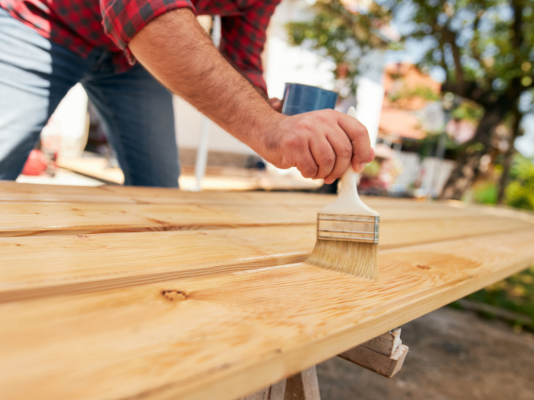 Conheça o Melhor Verniz para Madeira Exposta ao Sol e ChuvaBlog da Anjo